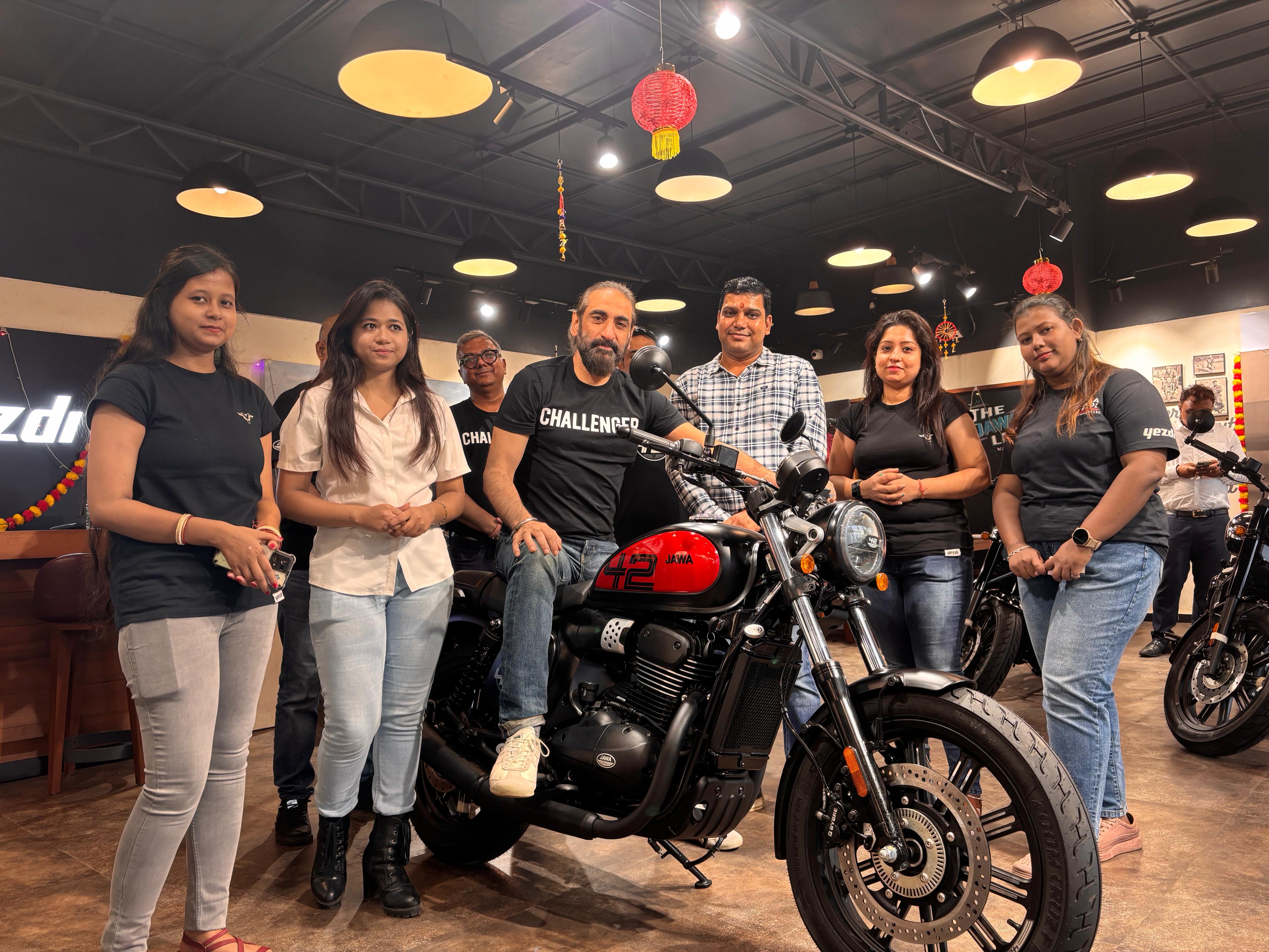 Jawa Yezdi Motorcycles Introduces The Striking New Jawa 42 FJ In West ...